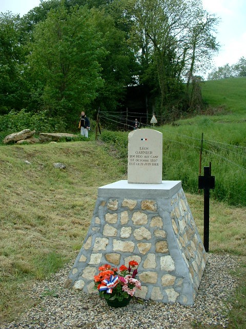 Monument Leon Garnier | ZWERVEN OVER DE SLAGVELDEN | Bas Sjoerts 2001-2018
